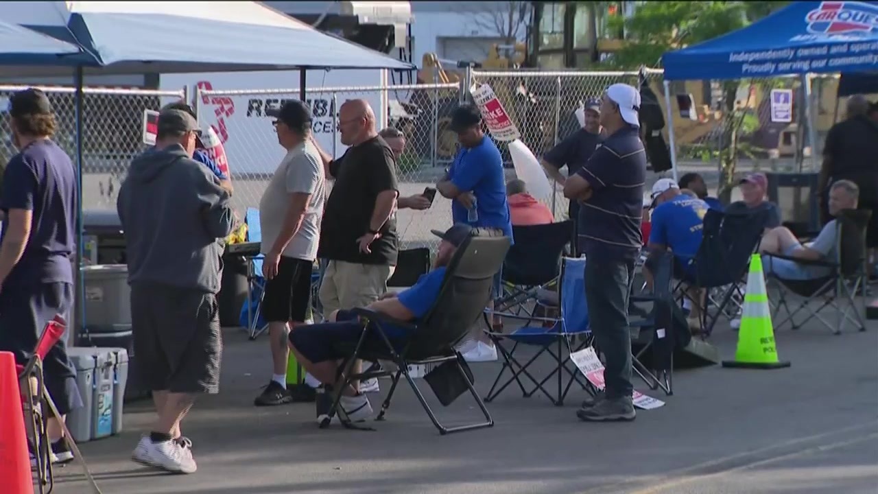 Trash, recycling pile up as sanitation strike continues - Boston News ...