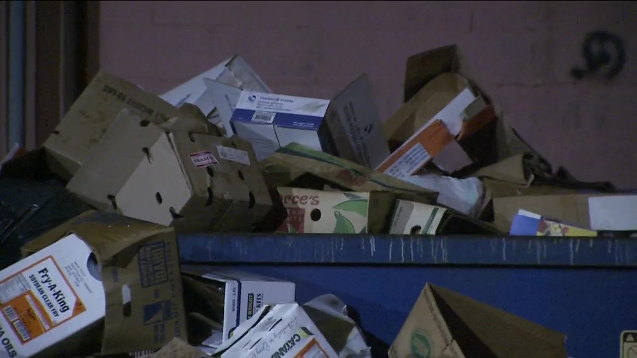 Republic Services sanitation strike stretches, garbage grows into ...