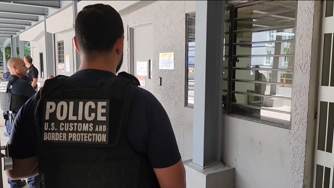 ICE says a Cuban man died during a suicide attempt. A witness says a ...