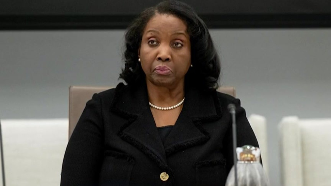 Supreme Court seems inclined to keep Lisa Cook on Fed board despite ...