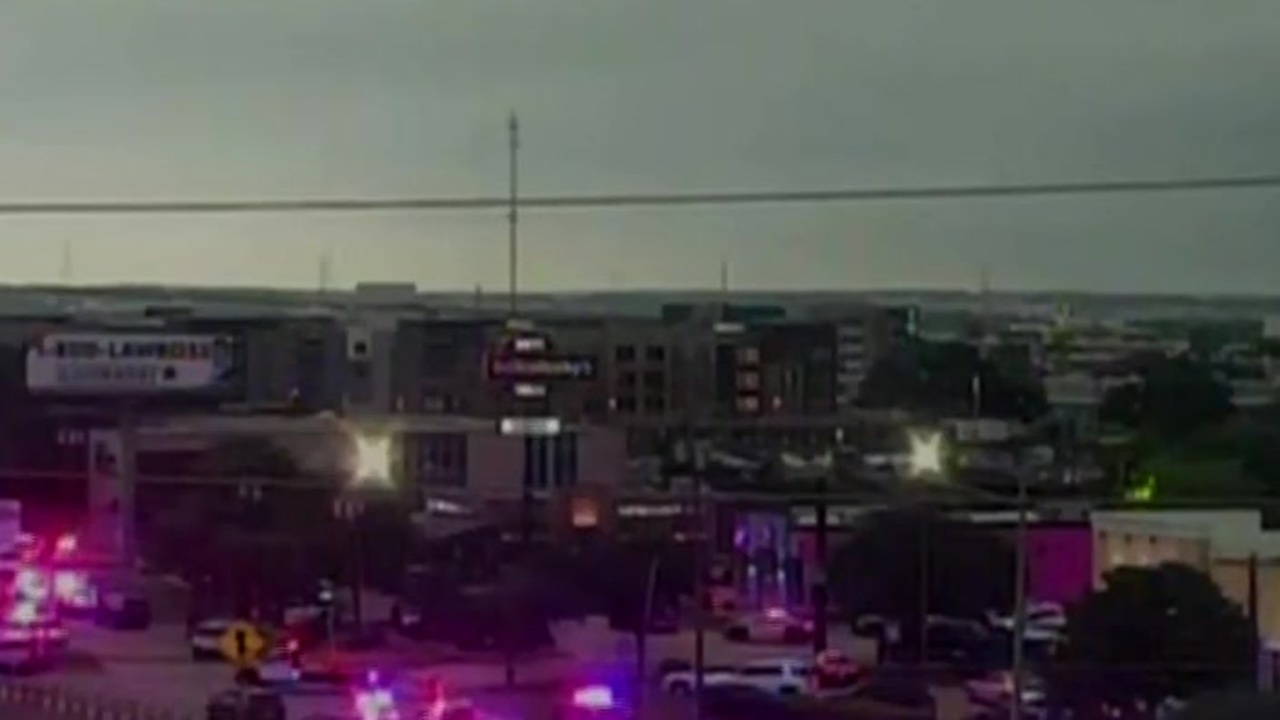 1 detainee killed and 2 others critically injured in Dallas ICE ...