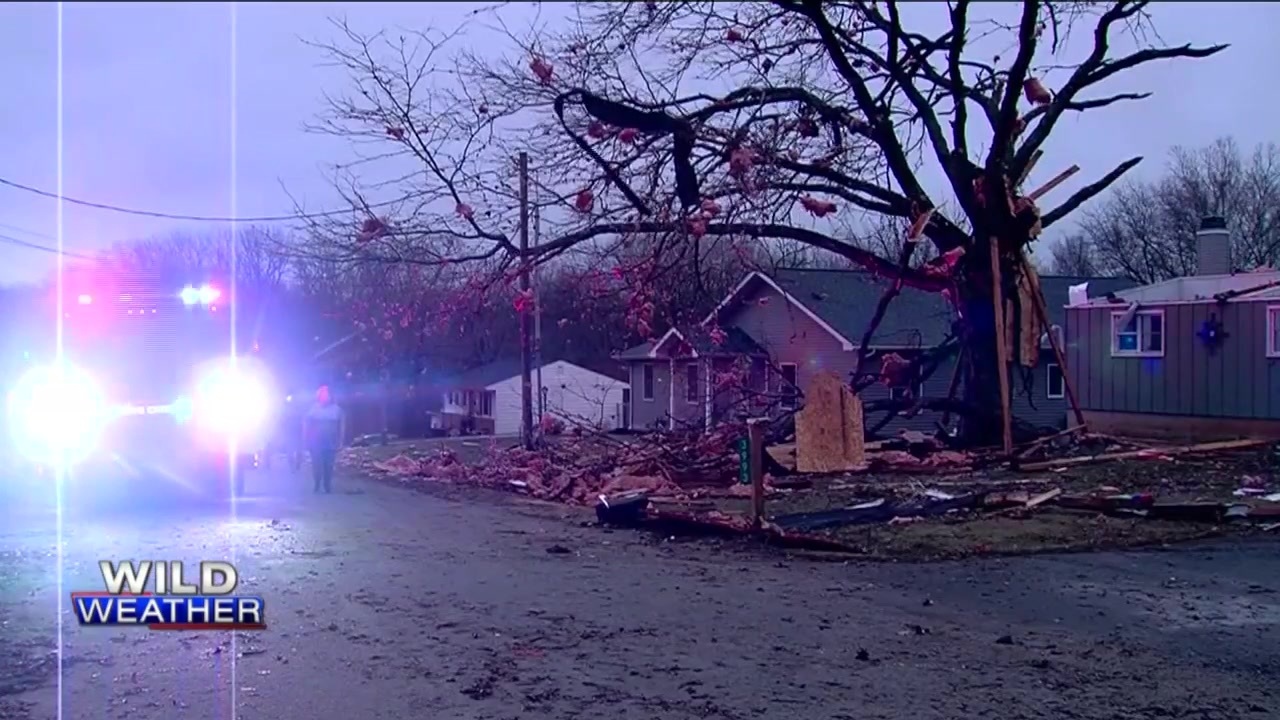 A bomb cyclone brings blizzards to the Midwest before turning east ...