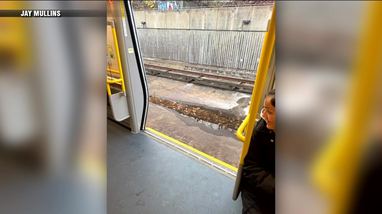 2 passengers fall onto tracks when Orange Line train doors open before ...