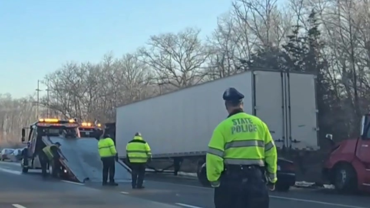 Police searching for man who took off from tractor trailer crash on I ...